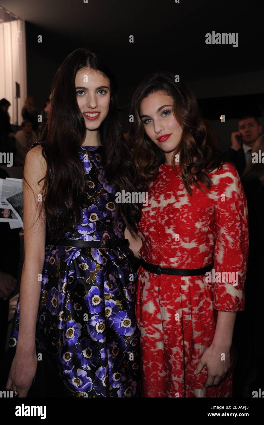 Margaret qualley and rainey qualley Banque de photographies et d’images ...