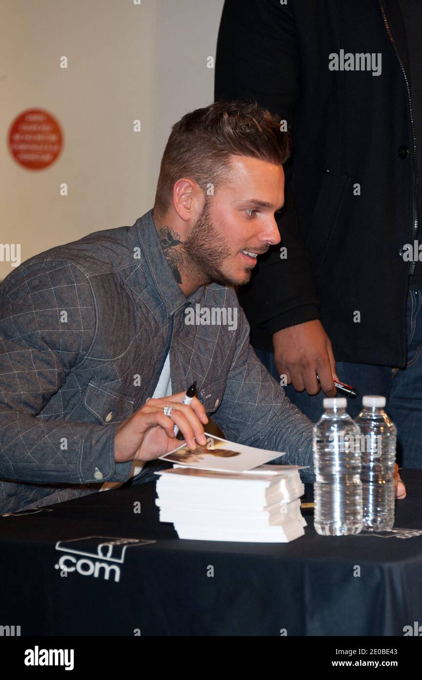Matt Pokora signe des copies de son nouvel album "A la recherche du ...