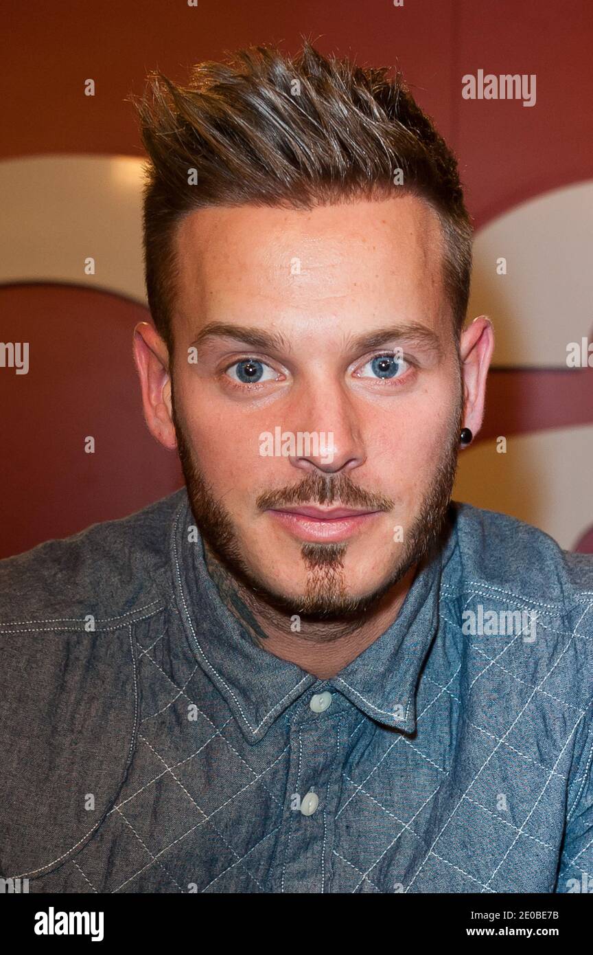 Matt Pokora signe des copies de son nouvel album "A la recherche du ...