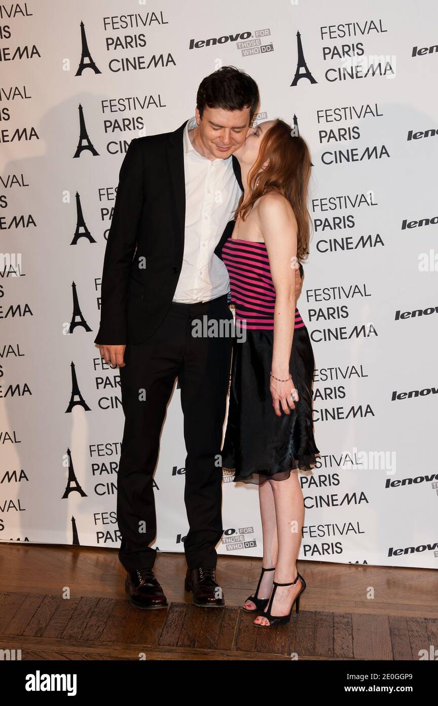 Raphael Neal et Julie-Marie Parmentier assistent à un cocktail pour la ...