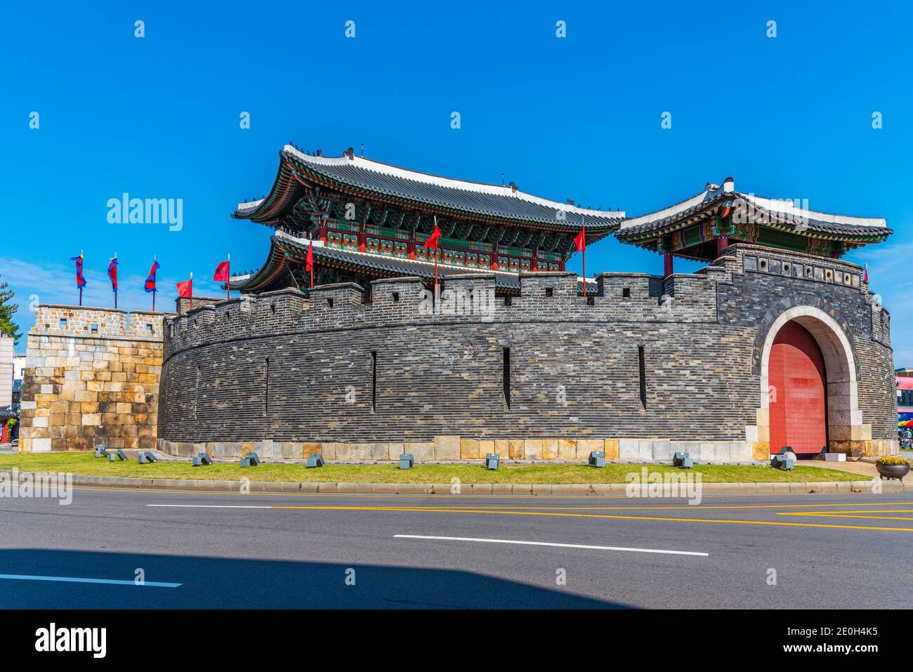 Paldalmun hwaseong forteresse suwon Banque de photographies et d’images ...