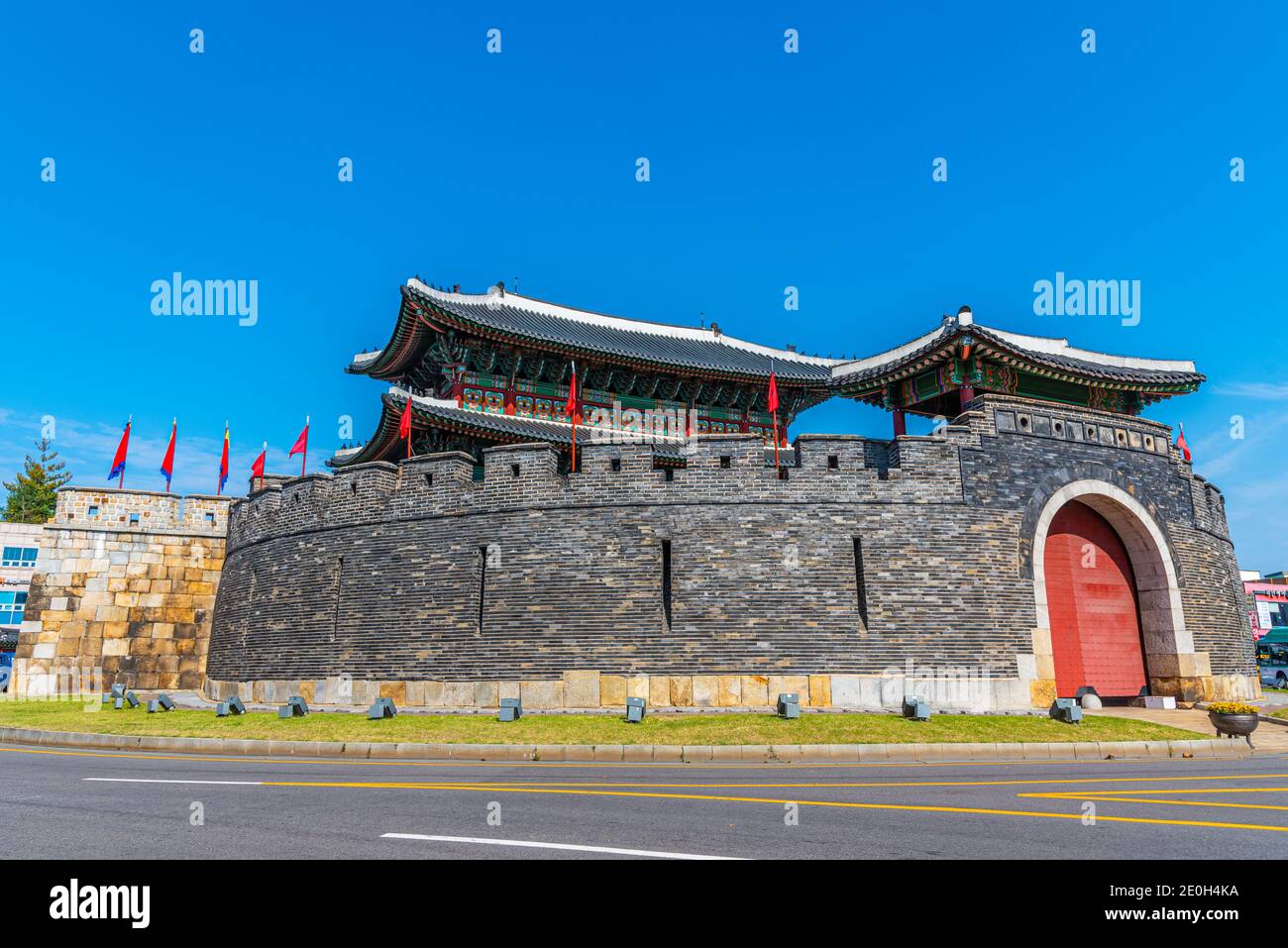 Paldalmun hwaseong forteresse suwon Banque de photographies et d’images ...