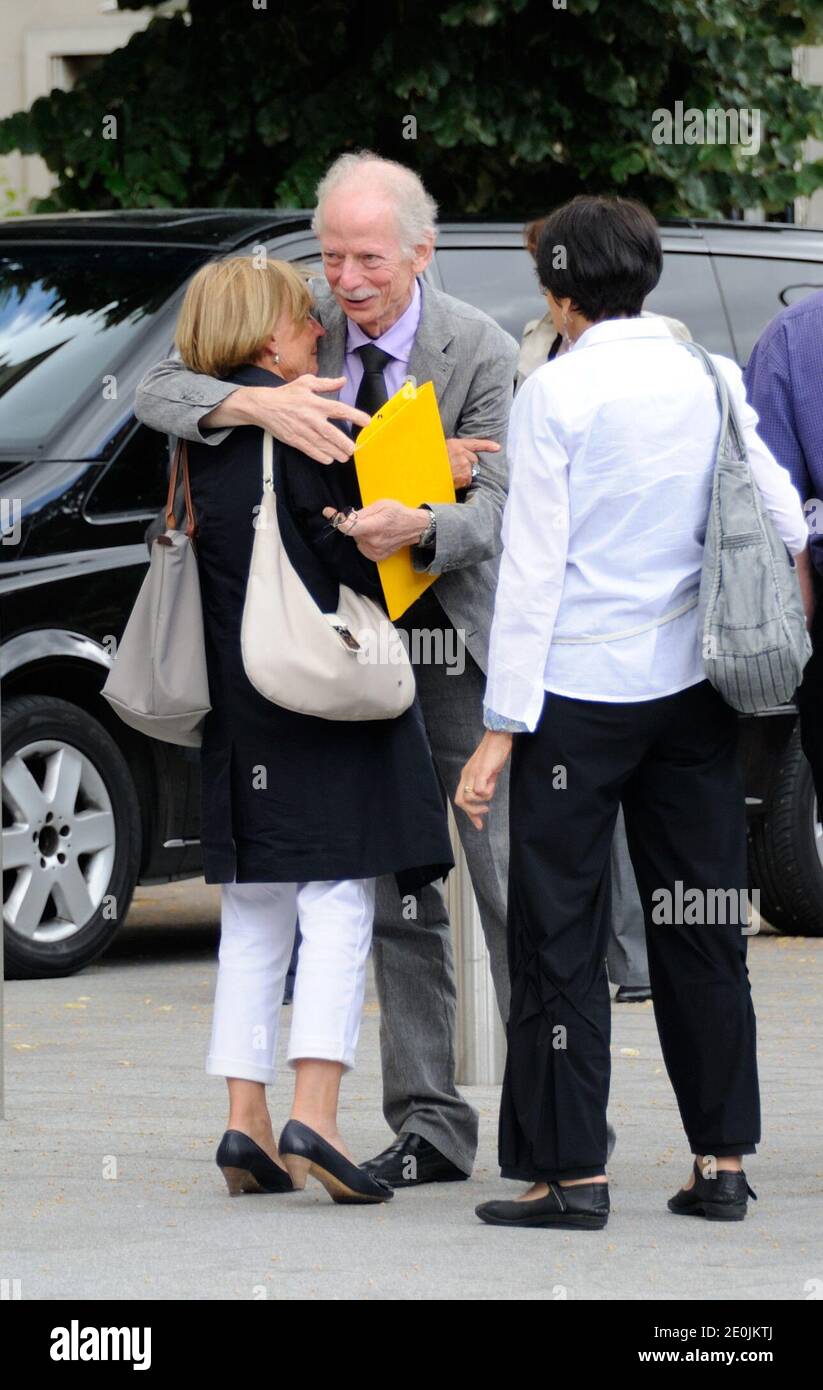 Frédéric Chevit assiste à la cérémonie funéraire de son père, l'acteur ...