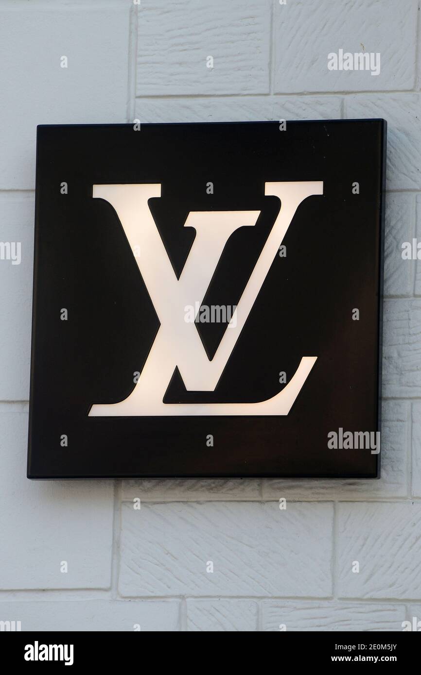 Lvmh Logo Banque d'image et photos - Page 2 - Alamy