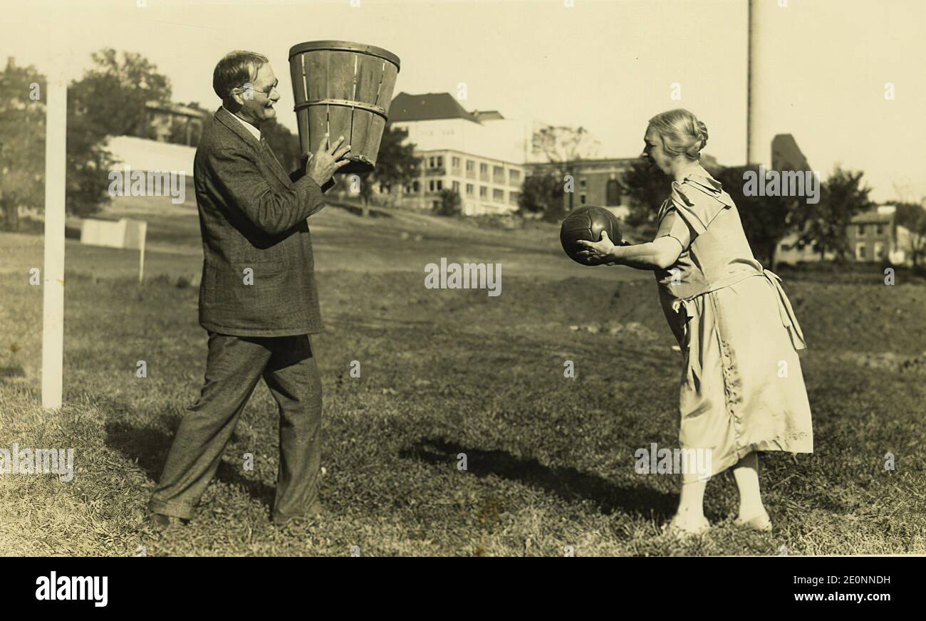 James naismith basketball Banque de photographies et d’images à haute ...