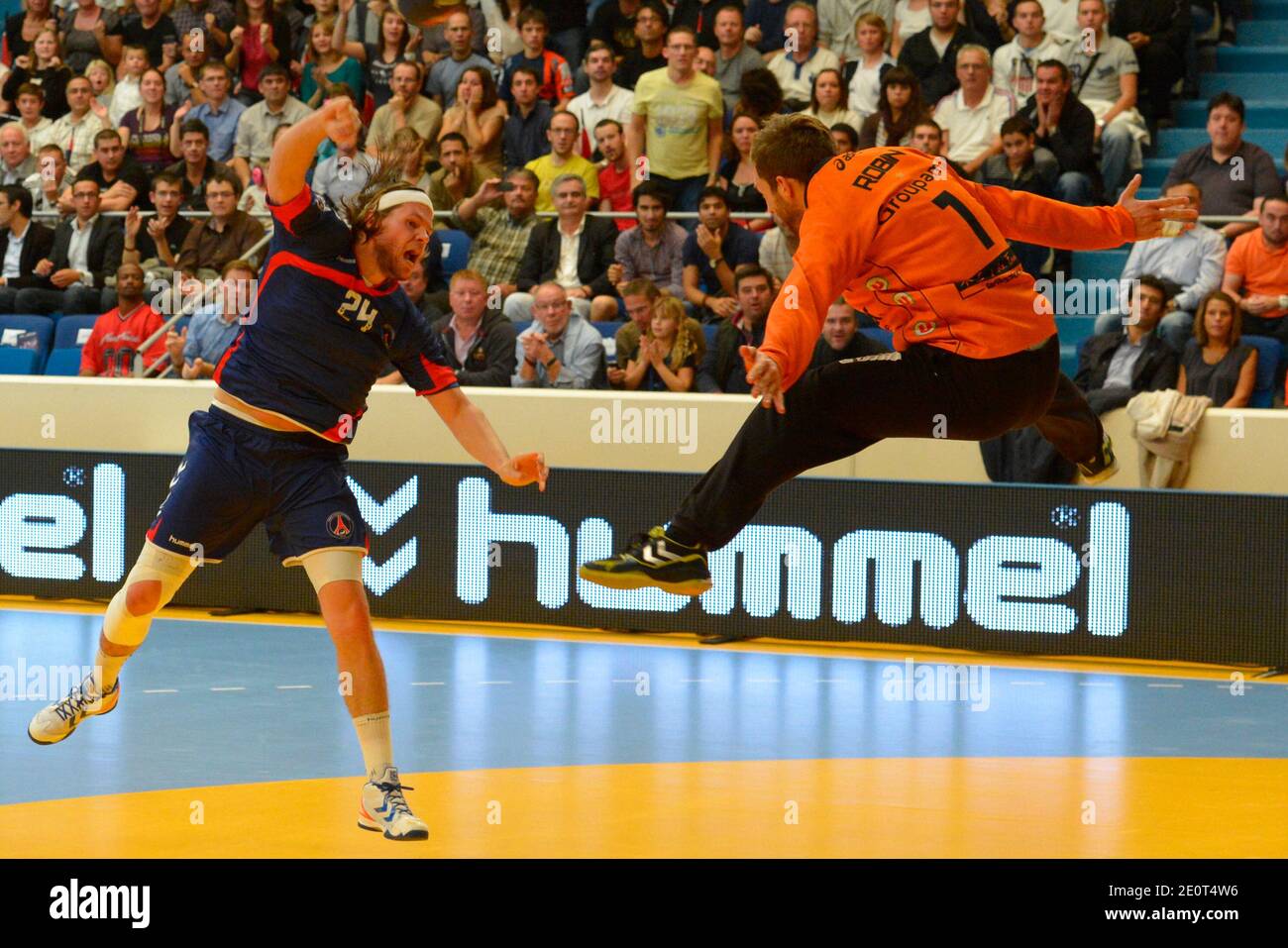 Mikkel hansen of psg handball vs montpellier Banque de photographies et ...