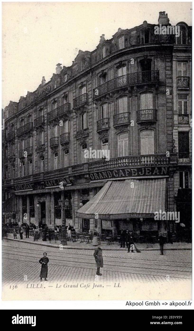 Lille — Grand Café Jean à Lentrée De La Rue Faidherbe Côté Place Du