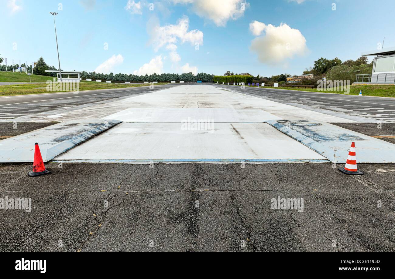 Driving test cone Banque de photographies et d’images à haute ...
