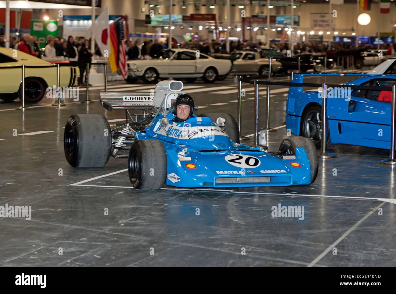 Une voiture de Formule 1 Matra MS120 1971 bleue est en train de ...