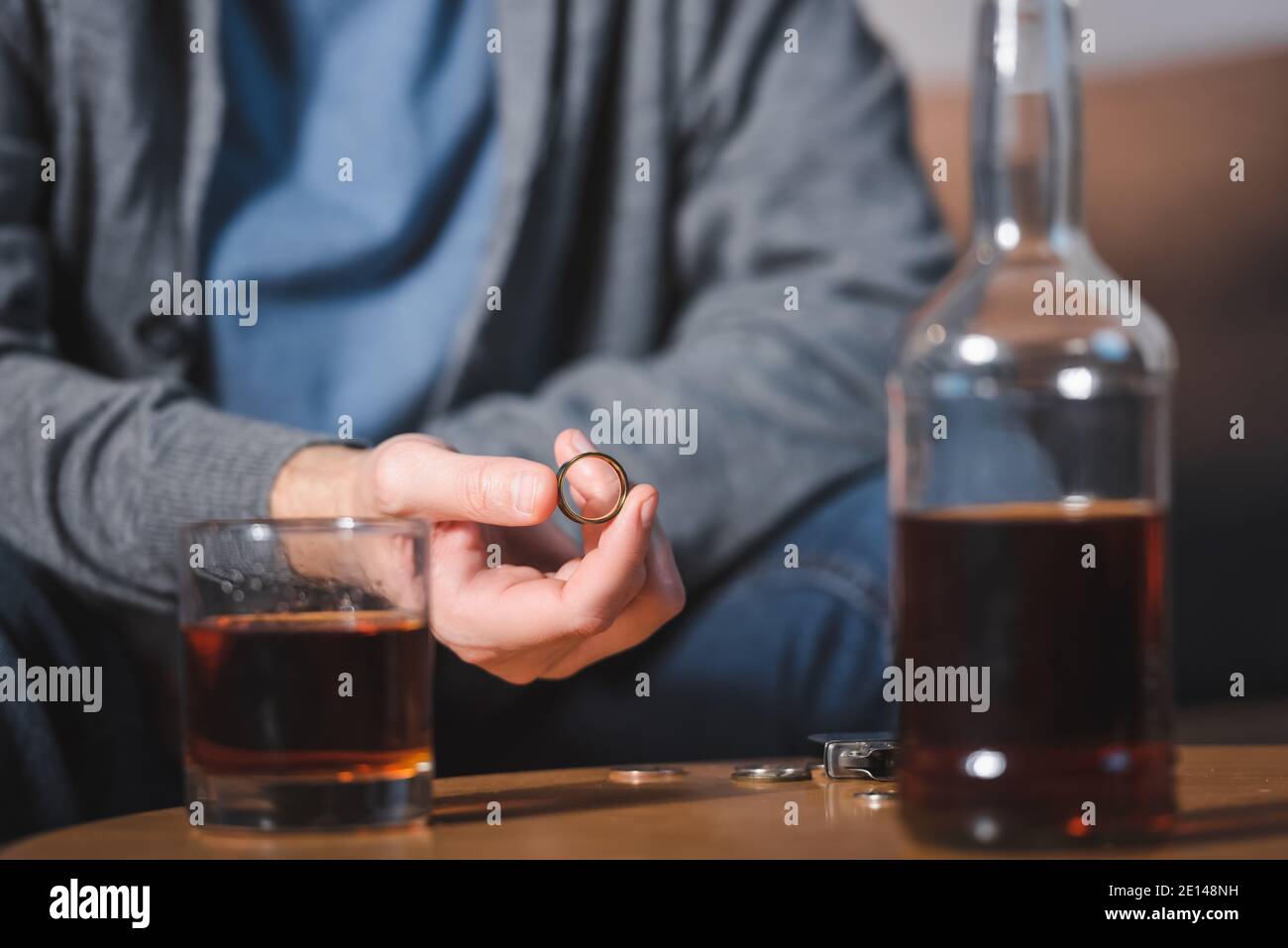 Homme alcoolique Banque de photographies et d’images à haute résolution ...