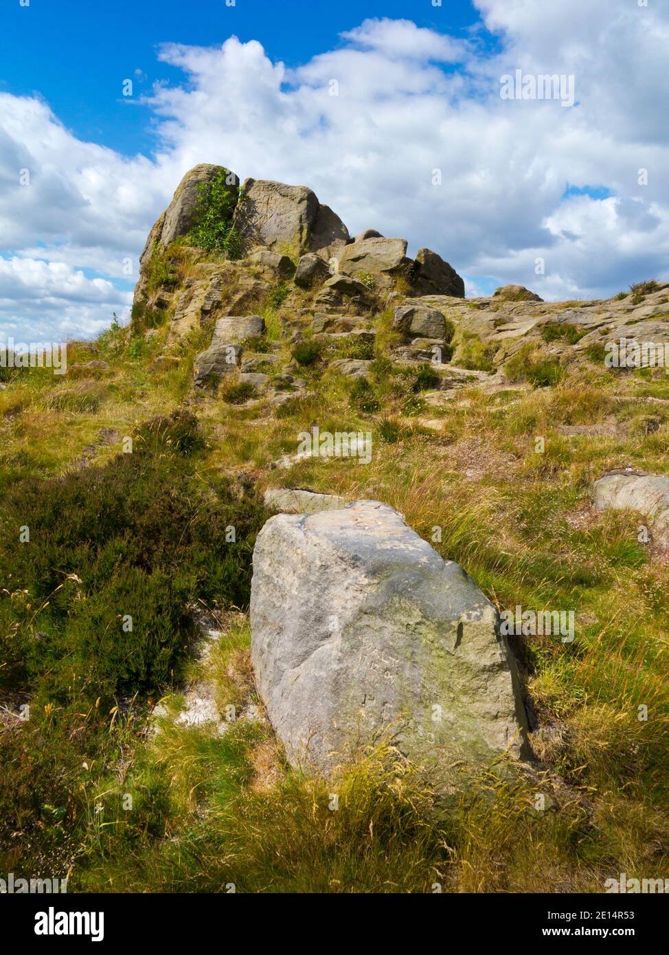 Ashover Rock ou le Fabrick un rocher et point de vue de pierre à ...
