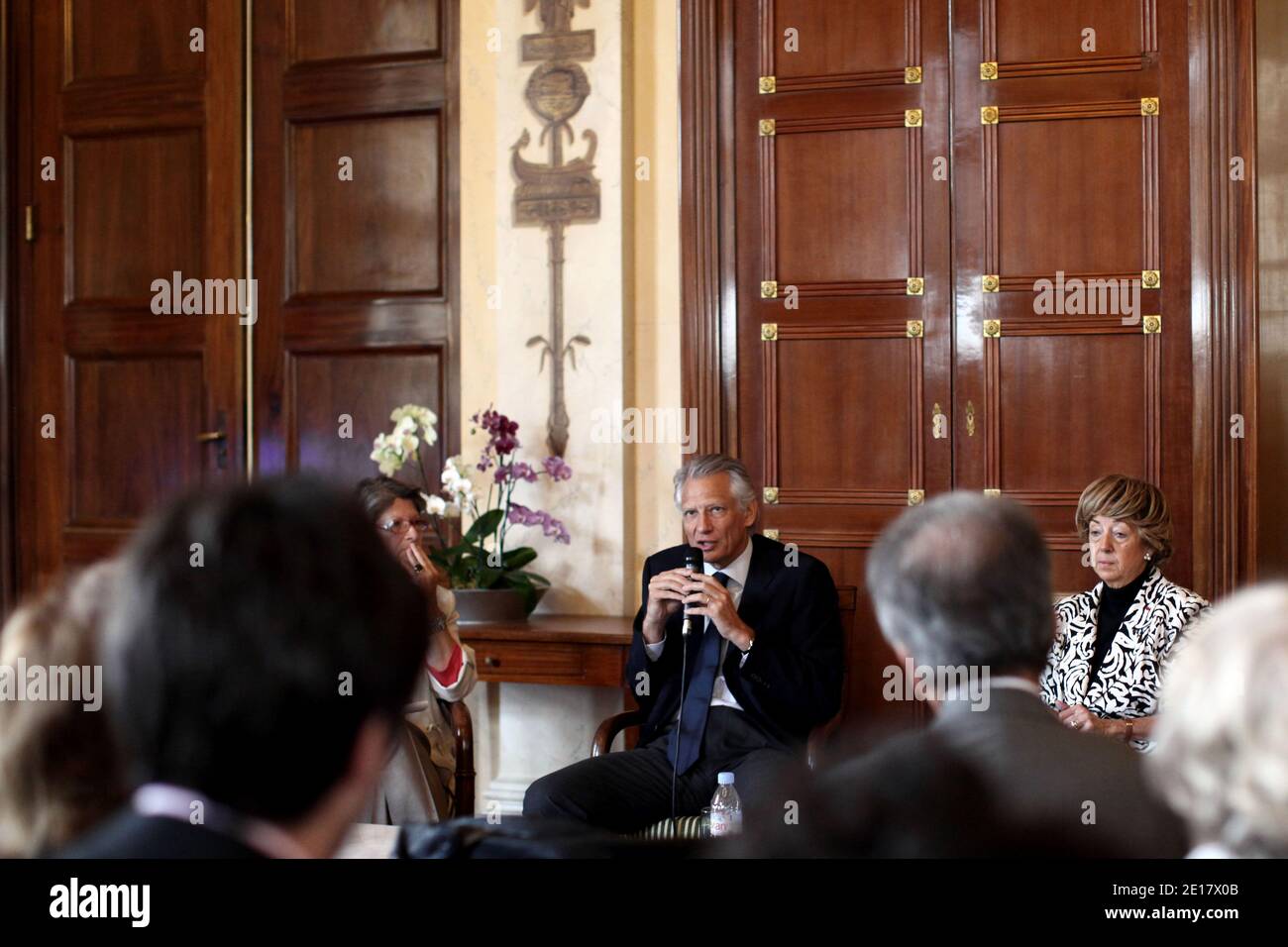 Dominique de Villepin est interviewé par l'Association des journalistes ...