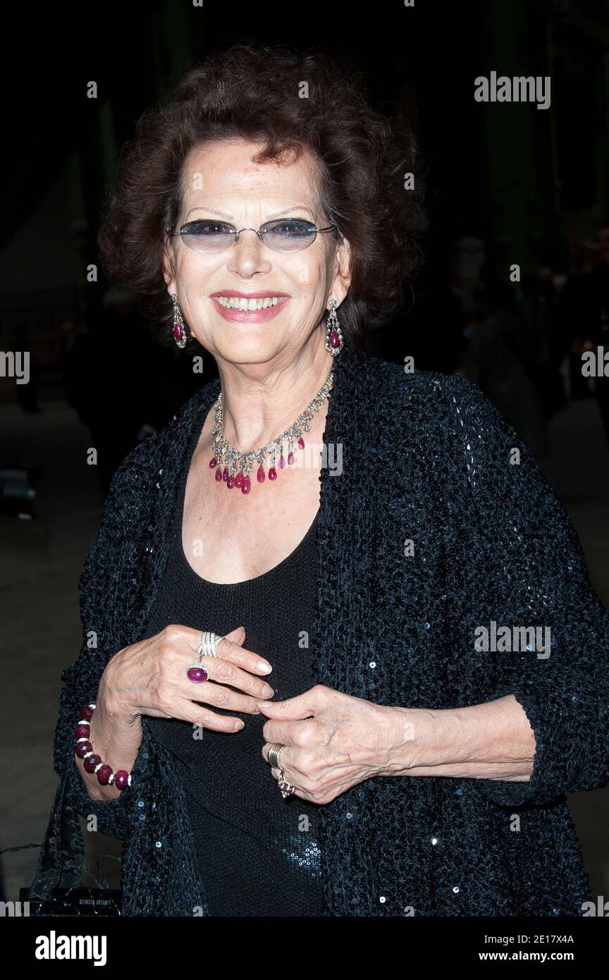 Claudia Cardinale participe à un cocktail pour célébrer la « Fête du ...