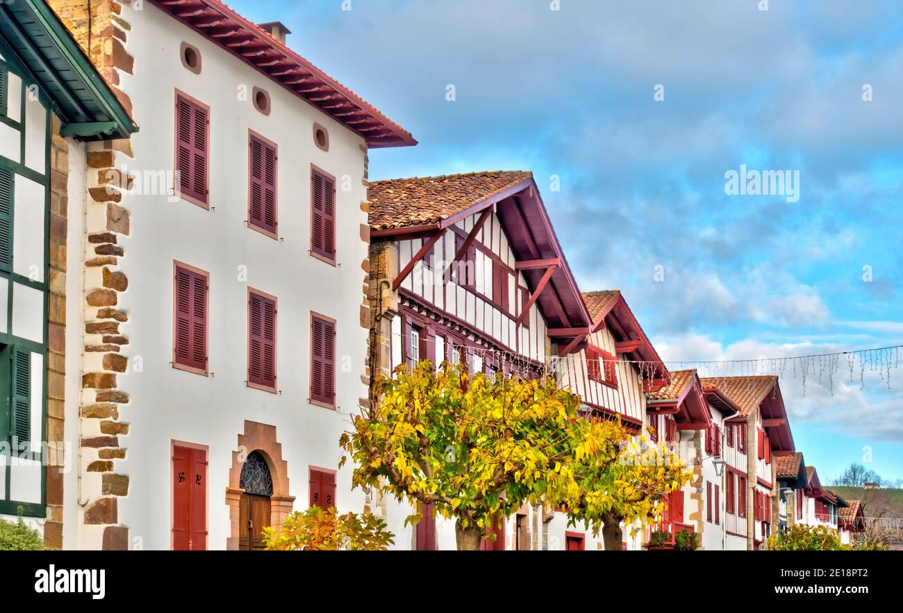 Village d'Ainhoa, pays Basque, HDR image Photo Stock - Alamy