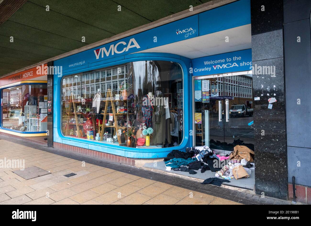 Shopping ymca Banque de photographies et d’images à haute résolution ...