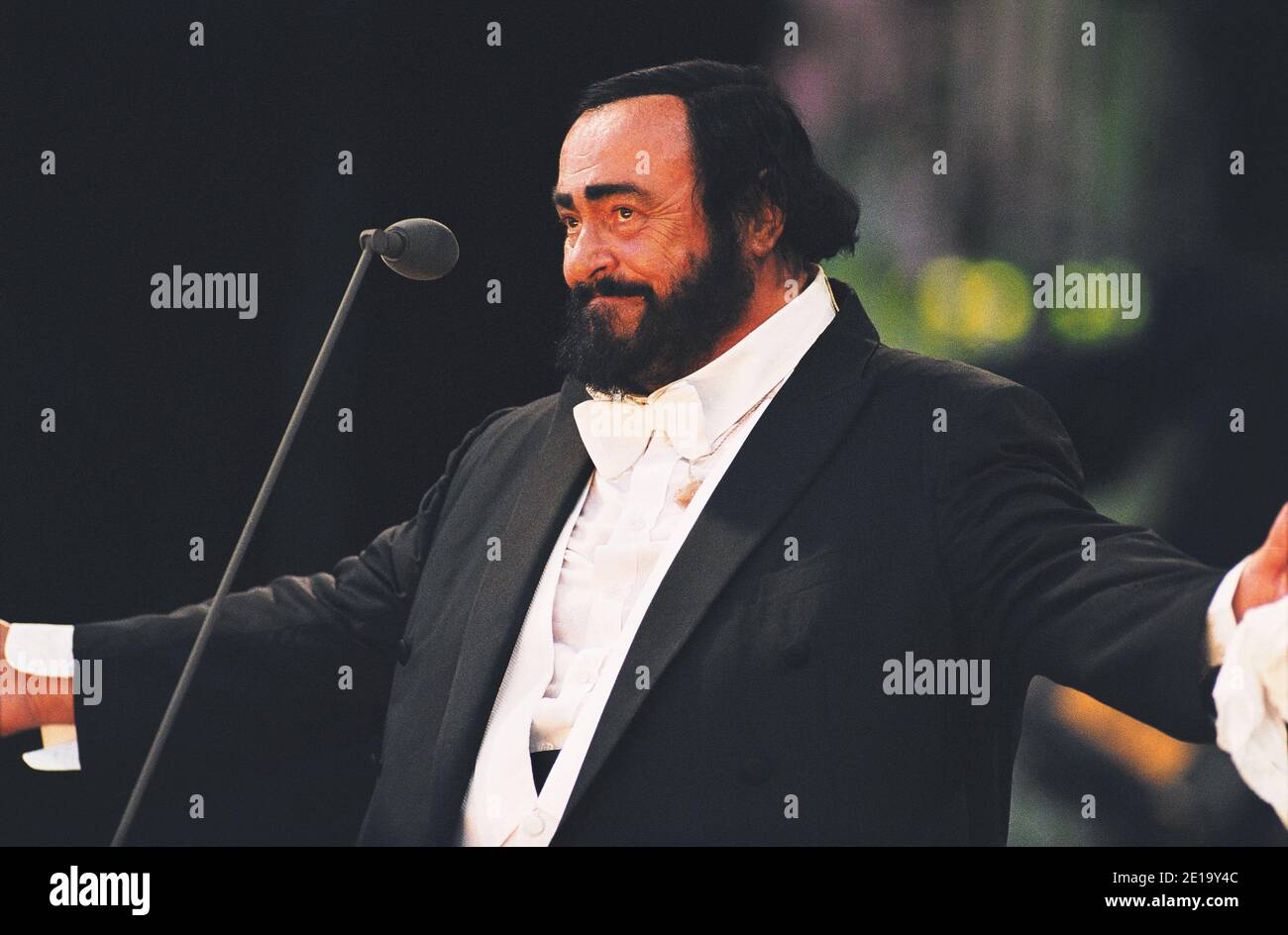 Luciano pavarotti opera singer Banque de photographies et d’images à ...