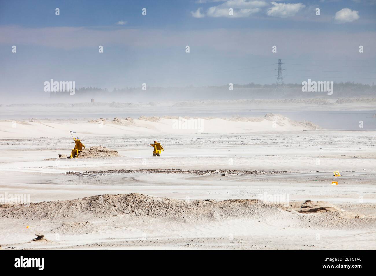 Le bassin de résidus à la mine Syncrude au nord de Fort McMurray ...