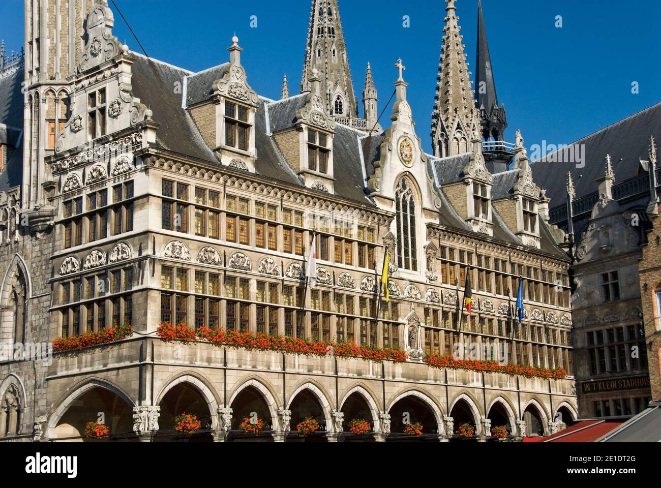 Le Cloth Hall (Lakenhalle) est un grand marché médiéval et un entrepôt ...