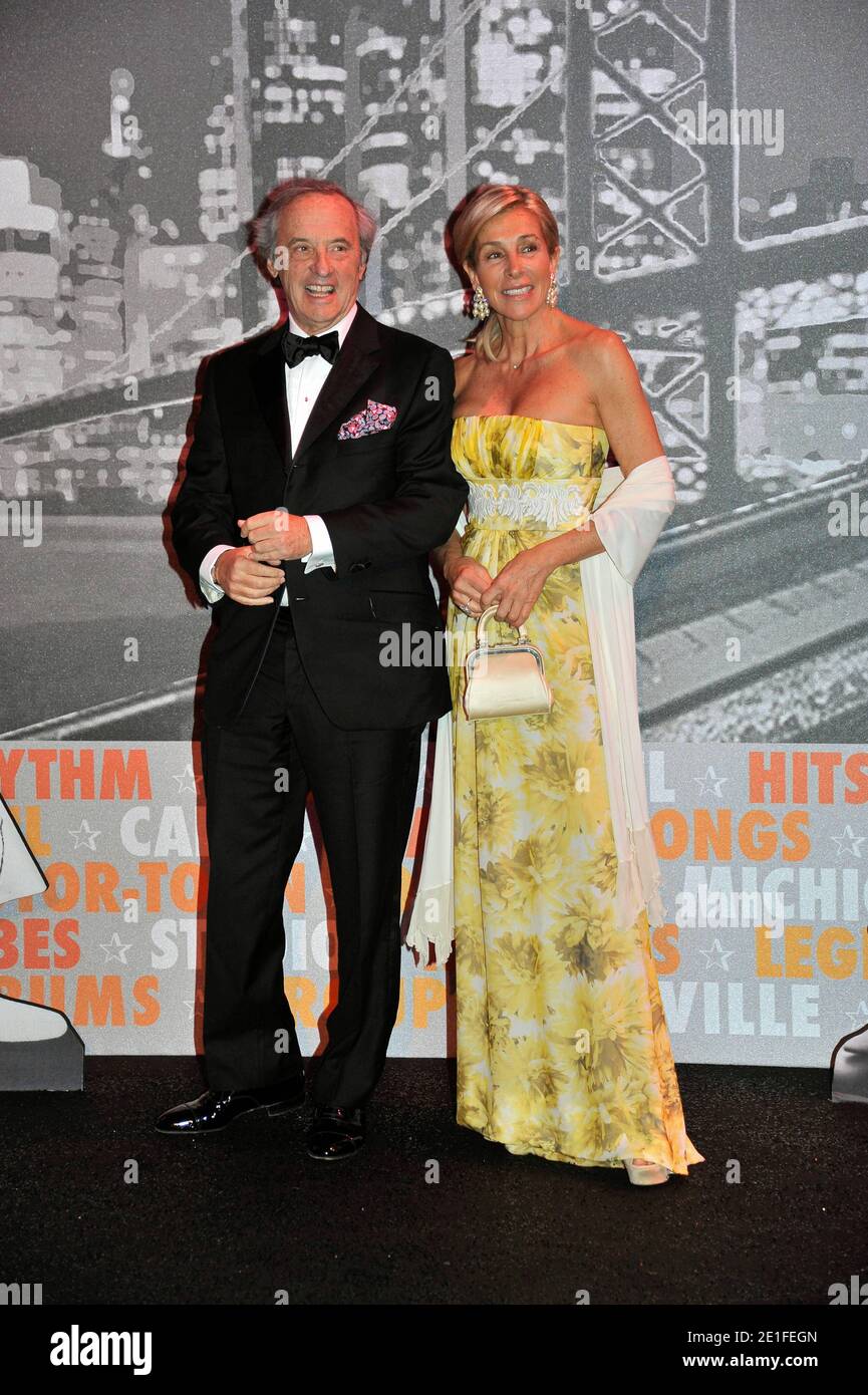 Marc Landau et la comtesse Monica Agusta arrivent au bal de la Rose ...