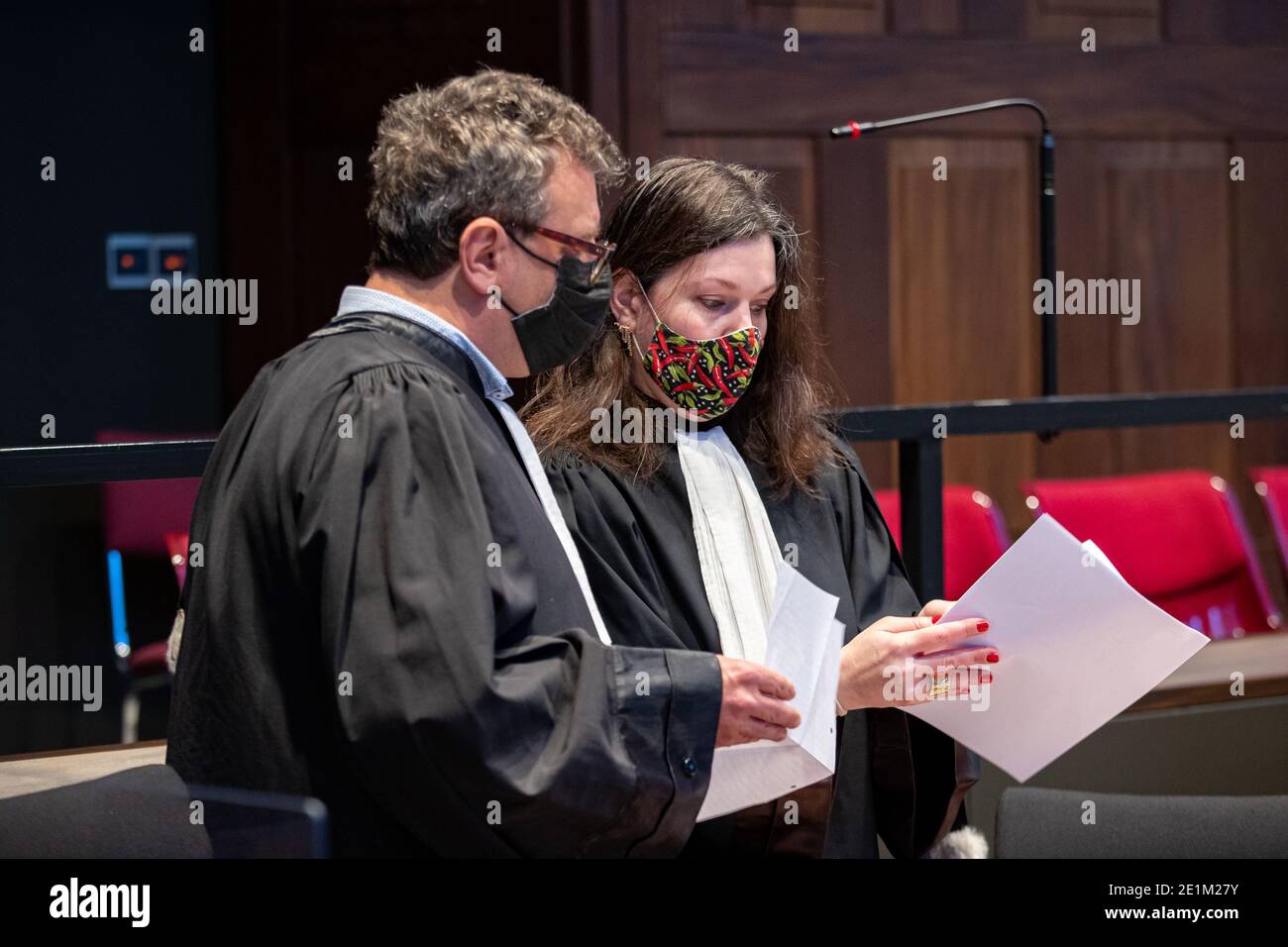 L'avocat Koen Stubbe et l'avocat Benedikte Van der Perre en photo Au ...