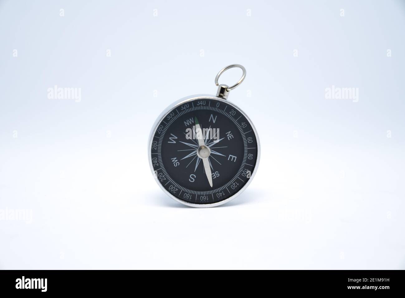Boussole et avion sur fond blanc Banque de photographies et d’images à ...