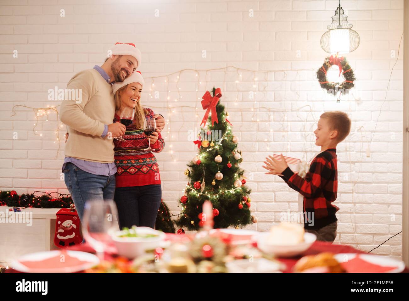 Réveillon de noel famille Banque de photographies et d’images à haute ...