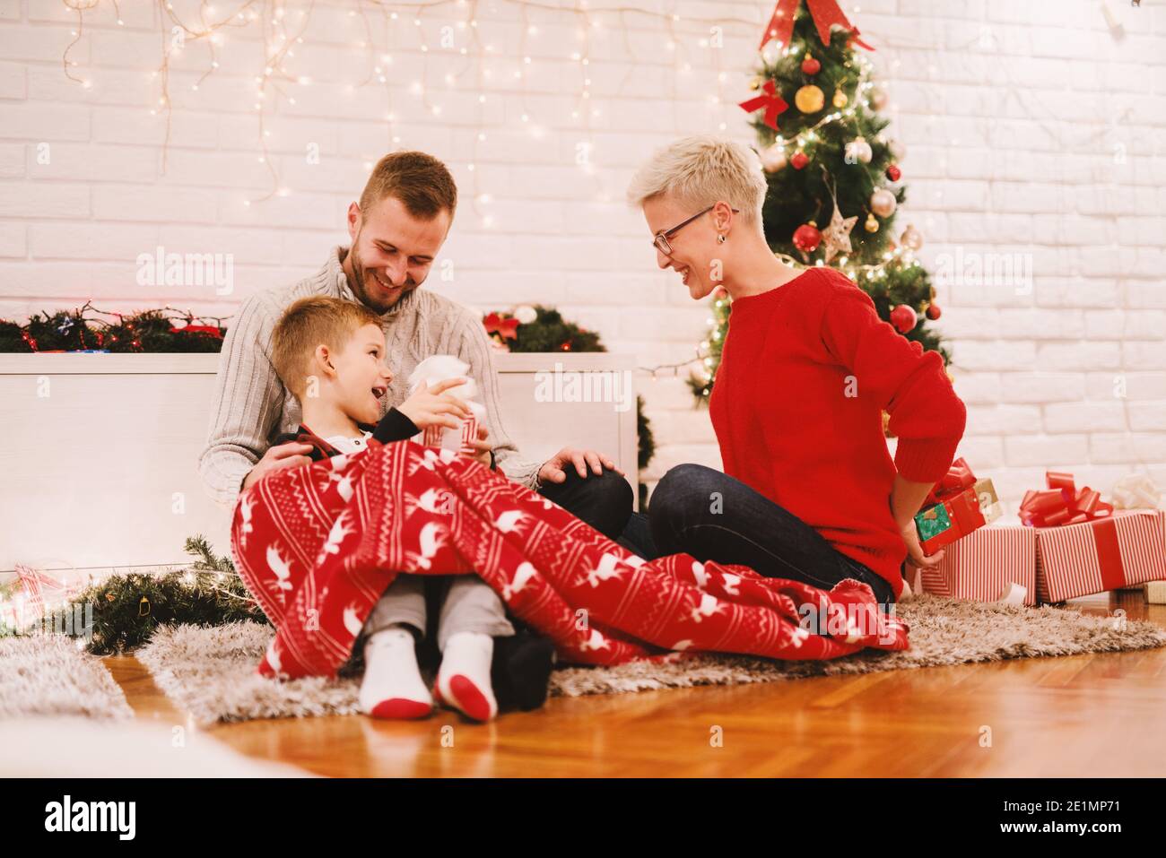 Réveillon de noel famille Banque de photographies et d’images à haute ...