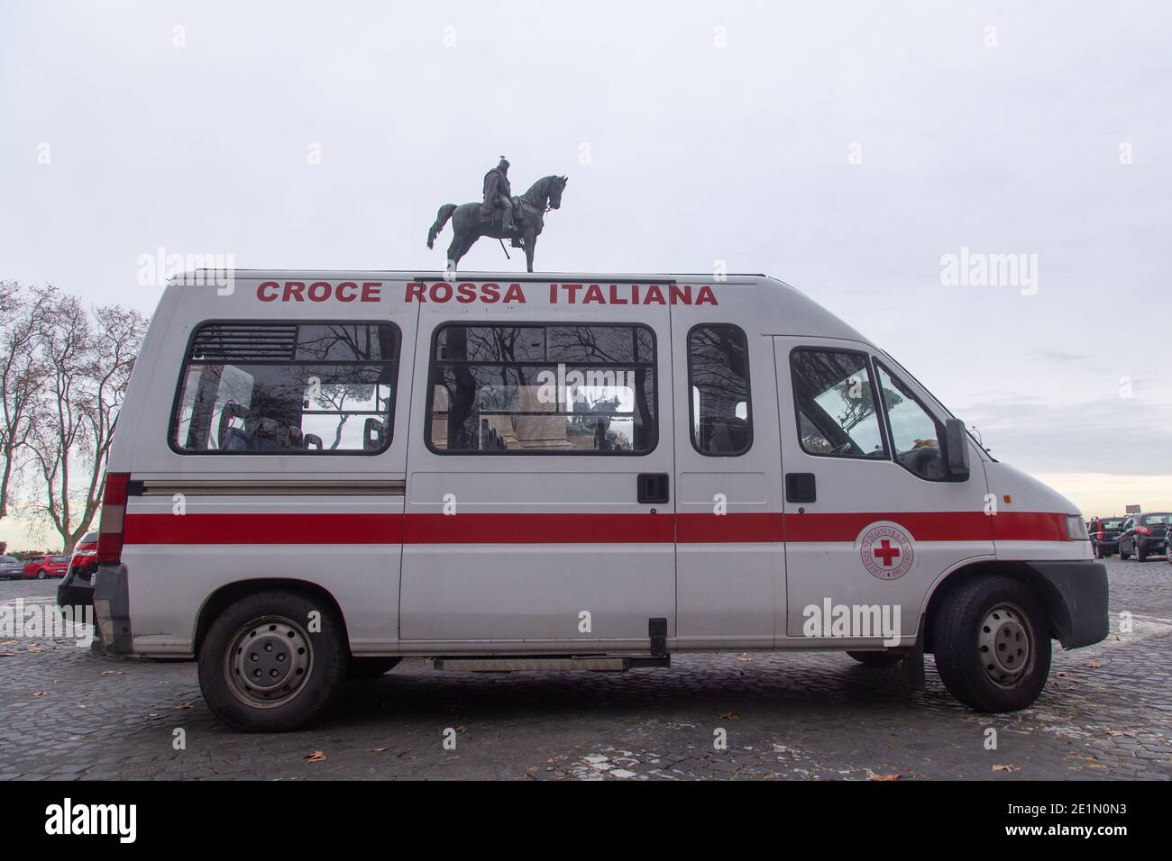 Camionnette croix rouge italienne Banque de photographies et d’images à ...