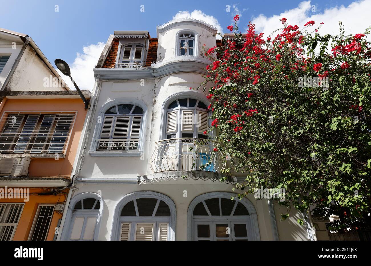 Le bâtiment de style colonial des caraïbes, île de la Martinique Photo ...