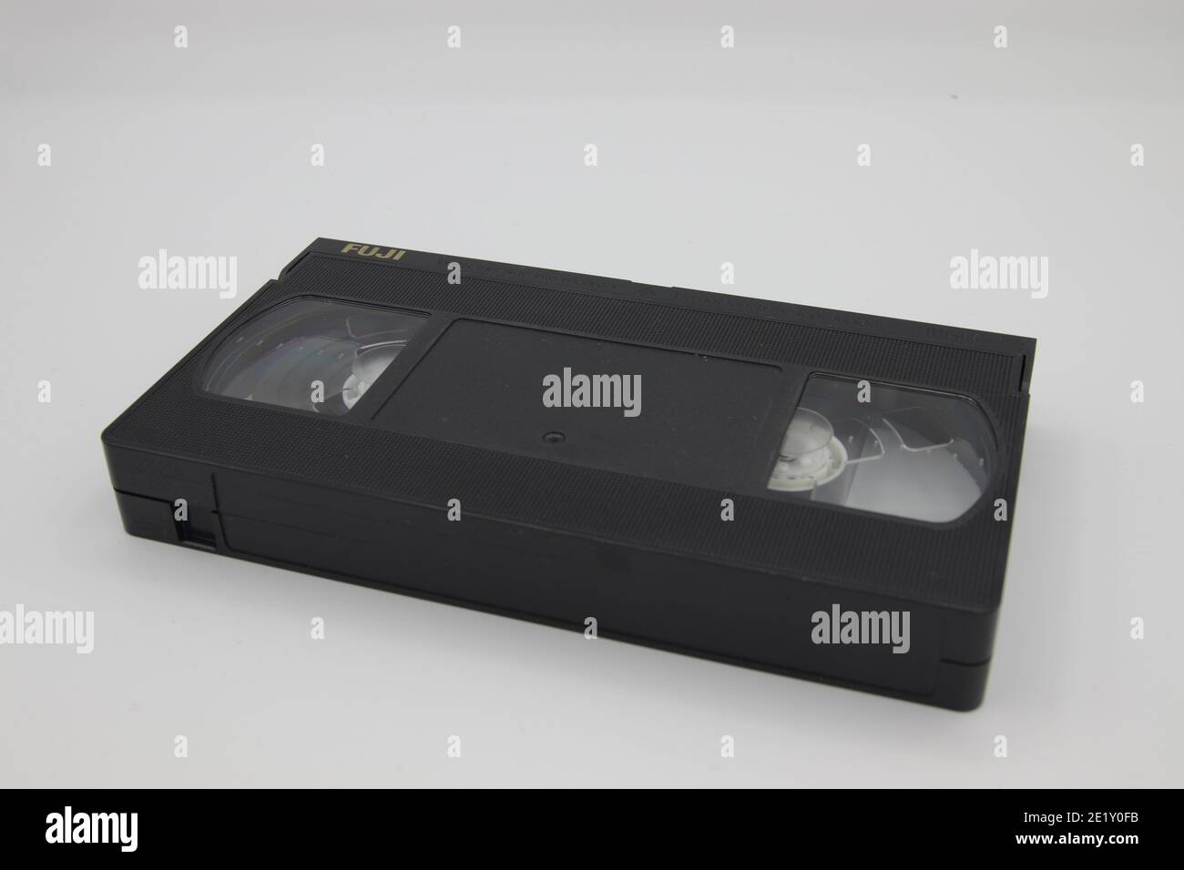 Au premier plan un escalier fait de VHS ancien. Dans les années 80, ils ...