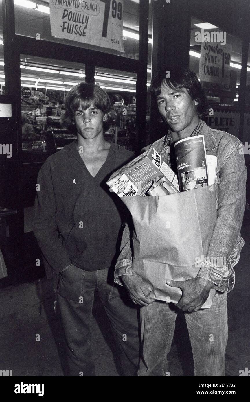 RICHARD HATCH avec son Paul Hatch shopping dans le supermarché de Bel ...