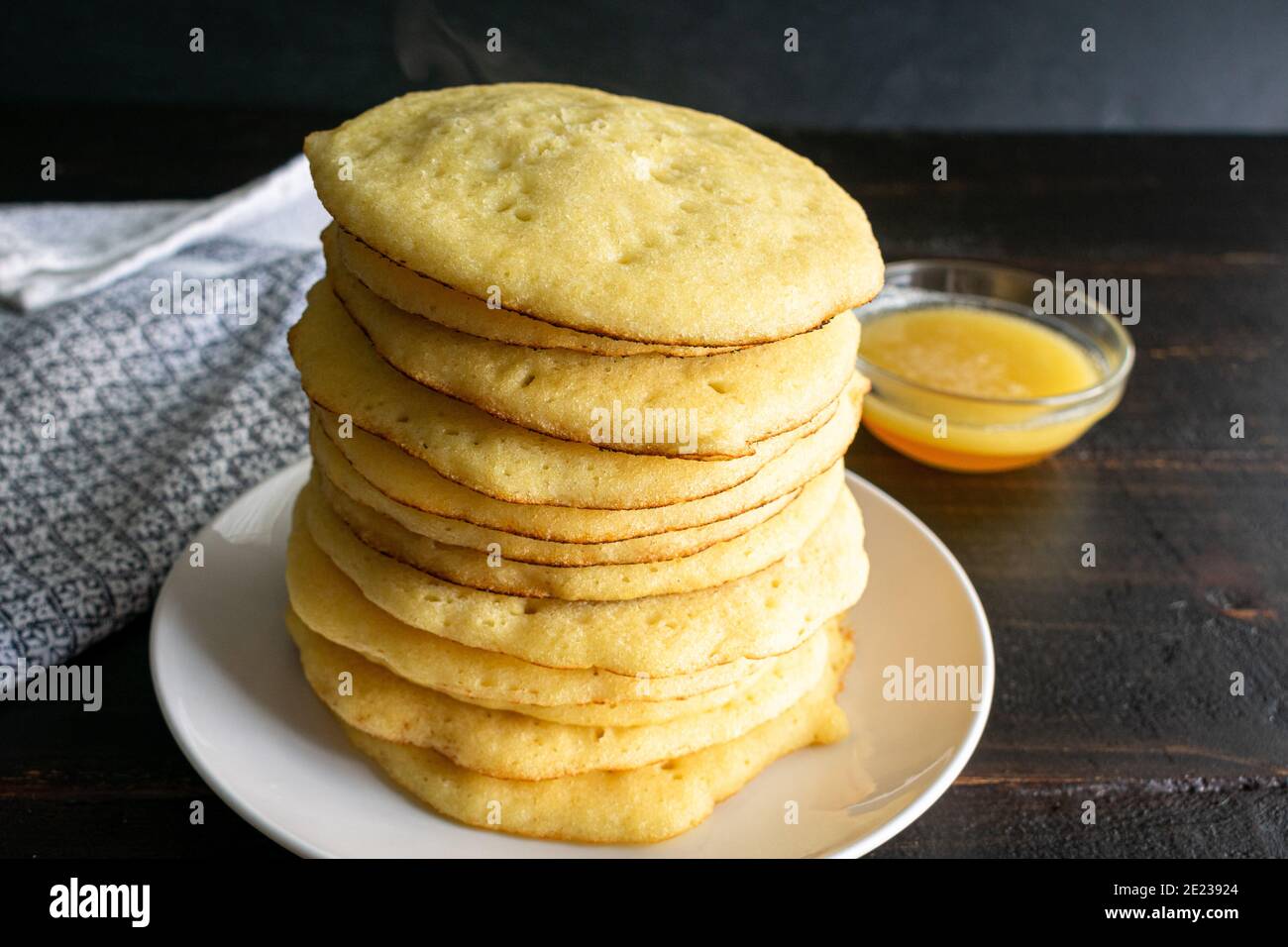 Baghrir (crêpes aux mille trous) : crêpes marocaines servies avec une ...