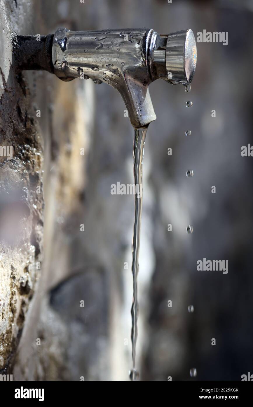 Eau benite Banque de photographies et d’images à haute résolution - Alamy