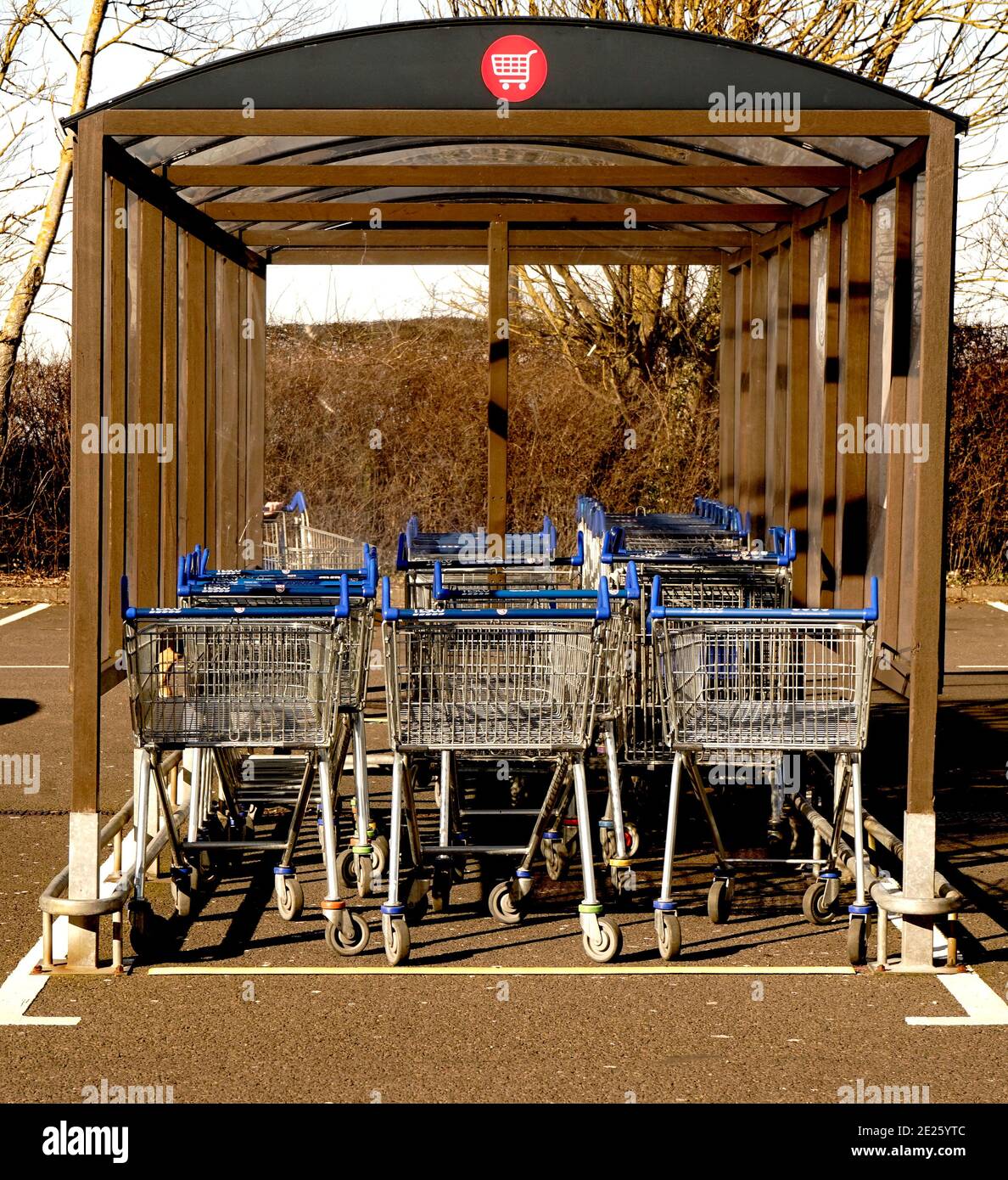 Tesco trolleys Banque de photographies et d’images à haute résolution ...