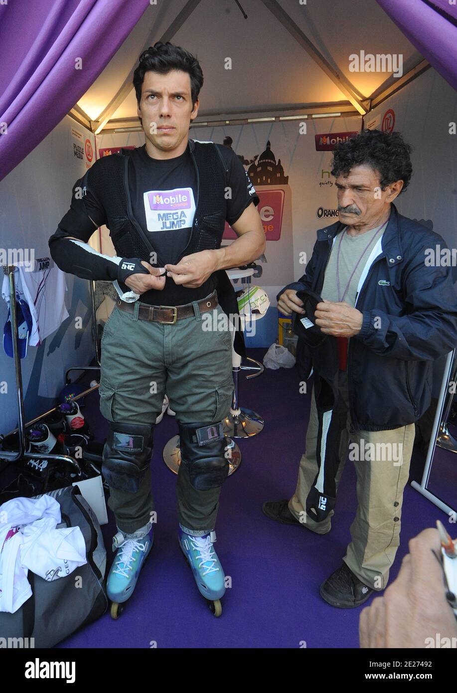Le champion du monde de roller Taig Khris brise le long record du monde ...
