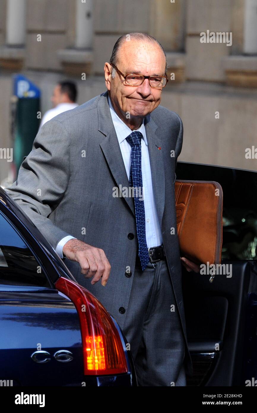 EXCLUSIF - l'ancien président Jacques Chirac arrive à son bureau de la ...