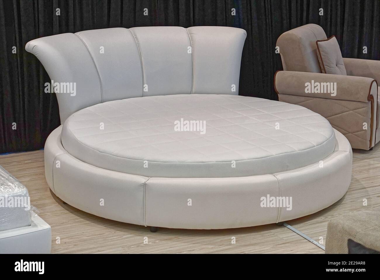 Lit rond Banque de photographies et d’images à haute résolution - Alamy