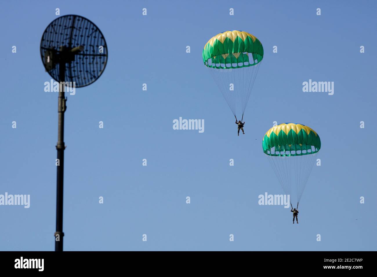 Parachutisme militaire Banque de photographies et d’images à haute ...