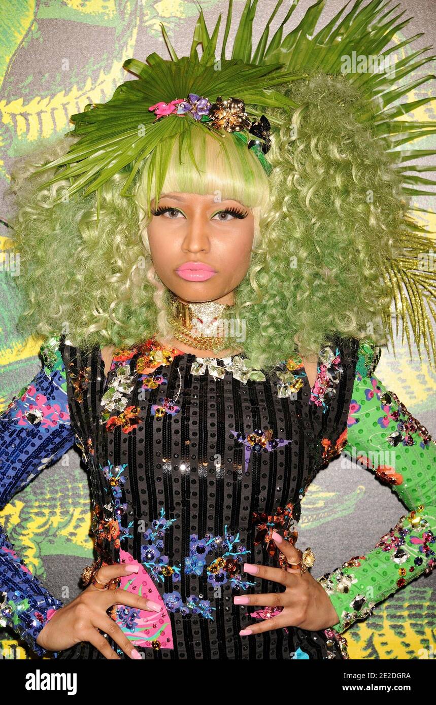 Nicki minaj versace fashion show Banque de photographies et d’images à ...