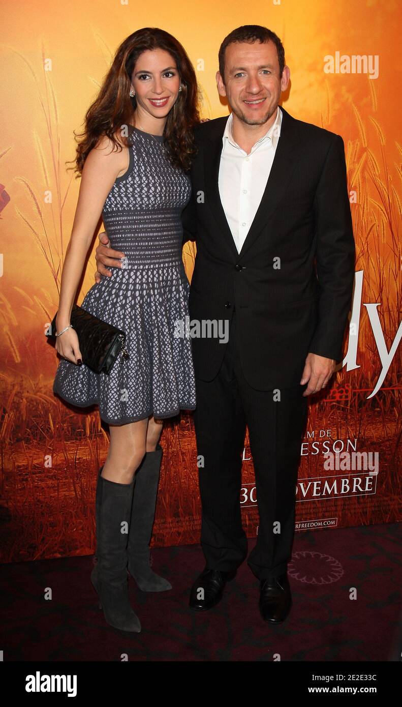 (R-L) Dany Boon et sa femme Yael Boon posant lors de la première de la ...
