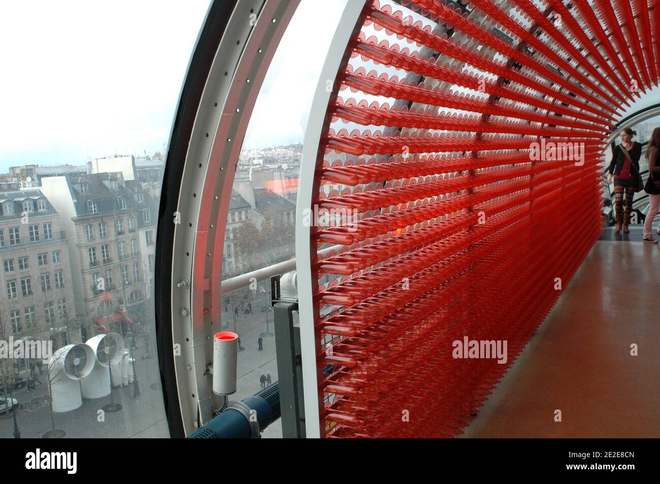 Vue partielle de l'installation de l'artiste irlandais Bryan McCormack ...