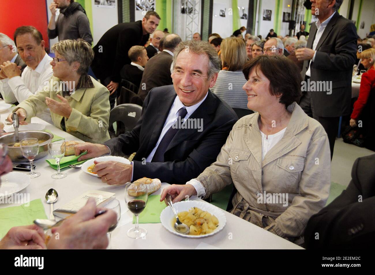 Le président du parti centriste du modem français et candidat à l ...