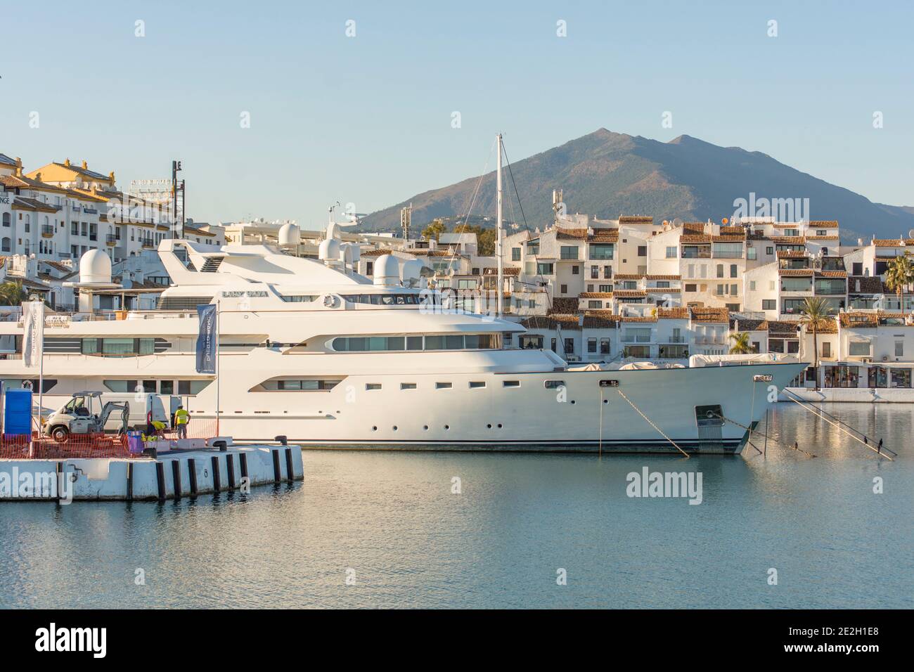 Yacht lady haya Banque de photographies et d’images à haute résolution ...
