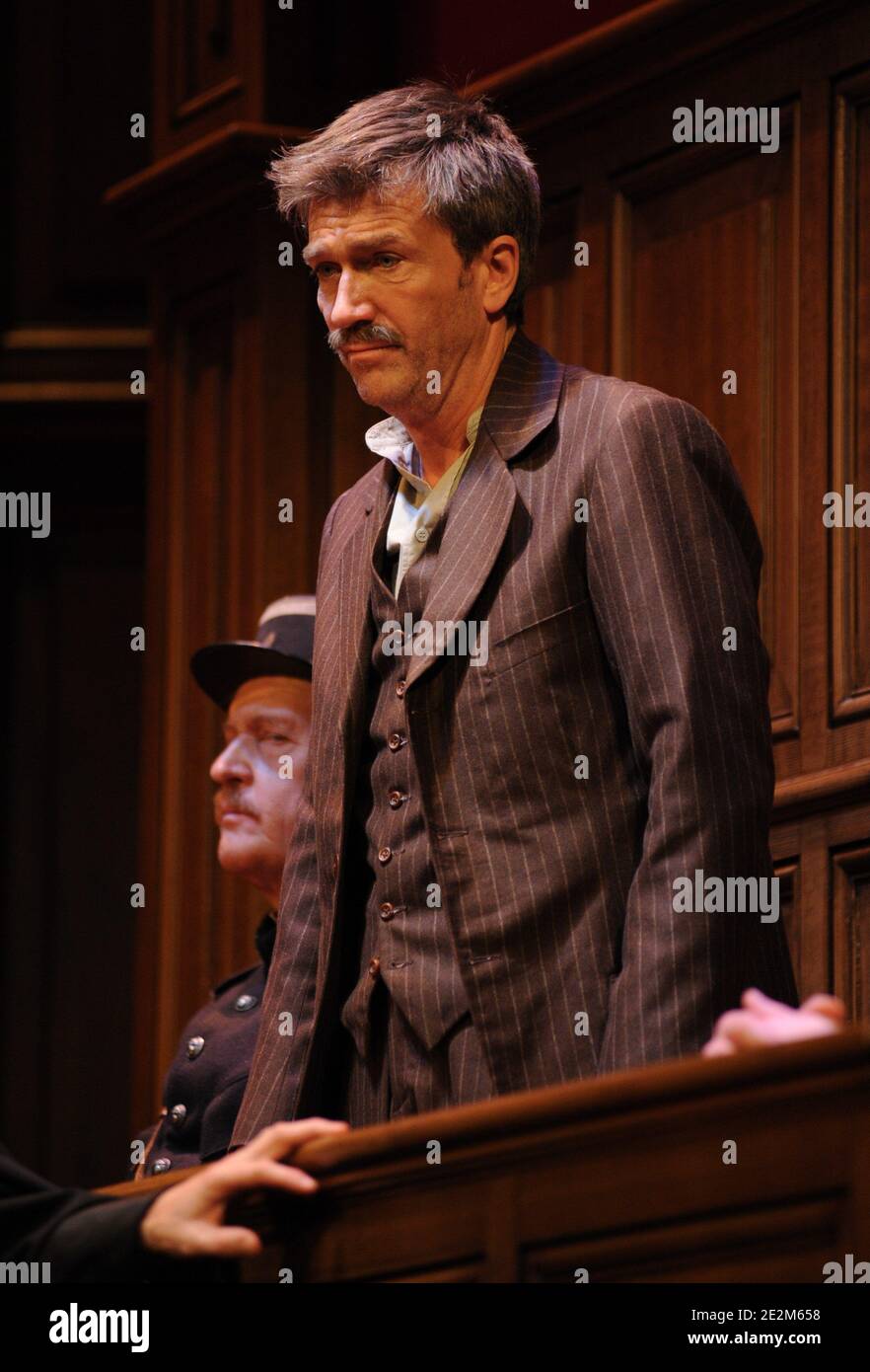 L'acteur français Philippe Caroit joue le personnage de Guillaume ...