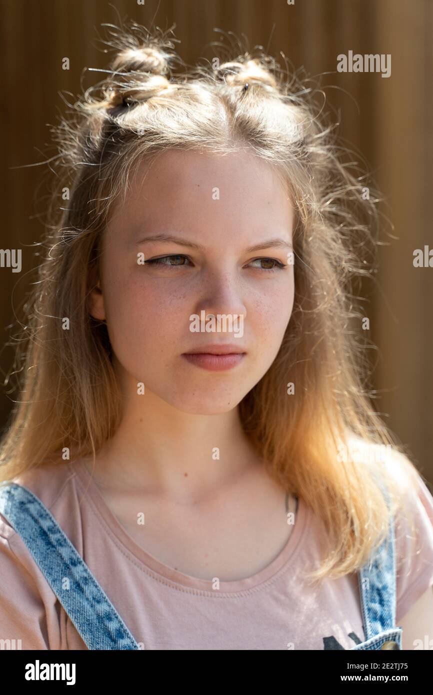 Belle fille de 16 ans Banque de photographies et d’images à haute ...