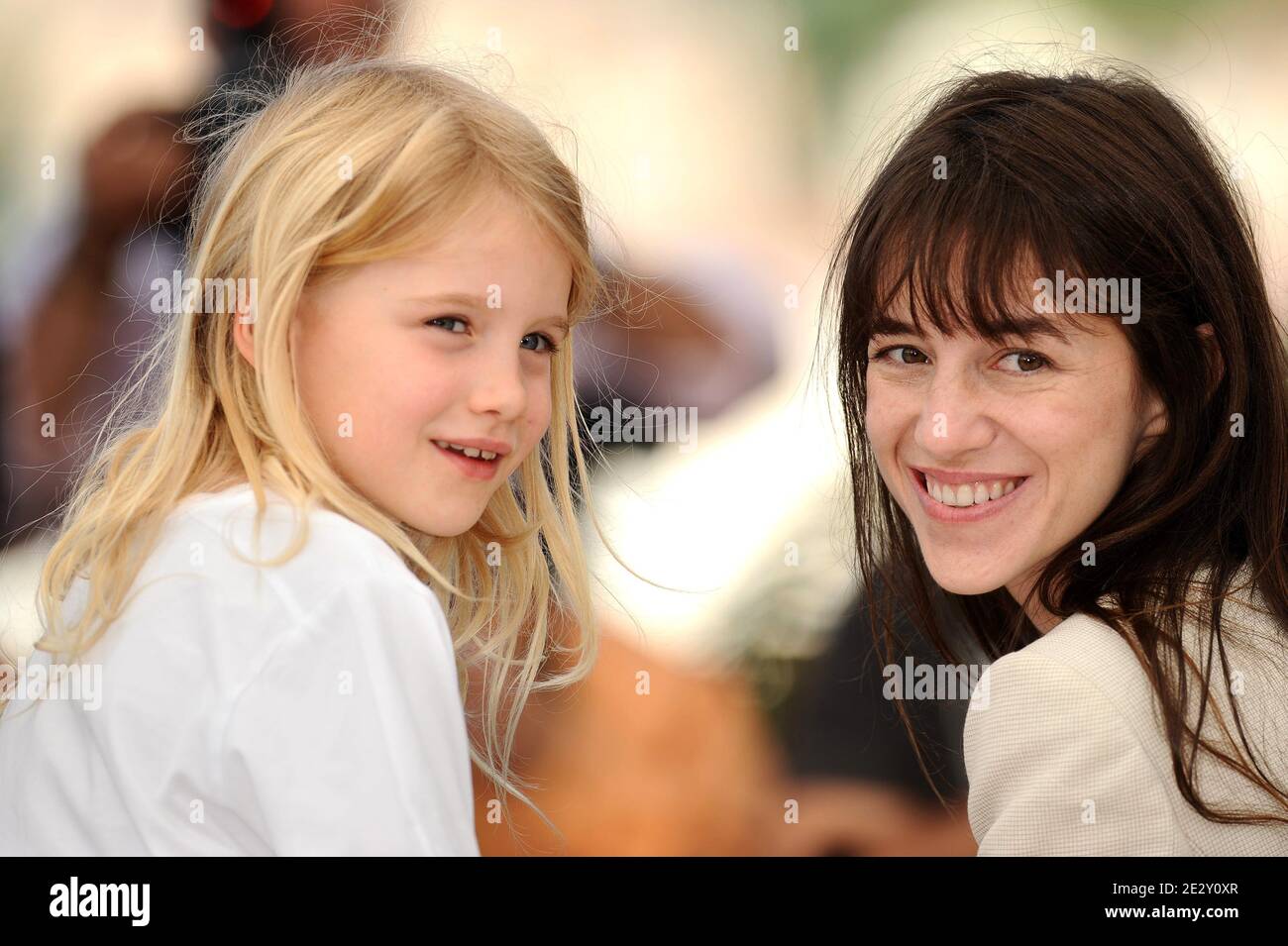 L'actrice Morgana Davies et l'actrice/musicienne Charlotte Gainsbourg ...