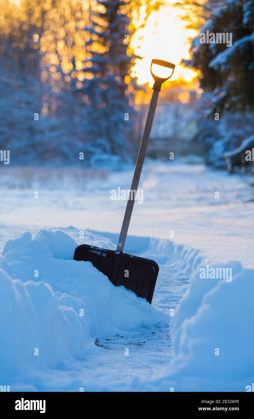 Pelle à neige Banque de photographies et d’images à haute résolution ...