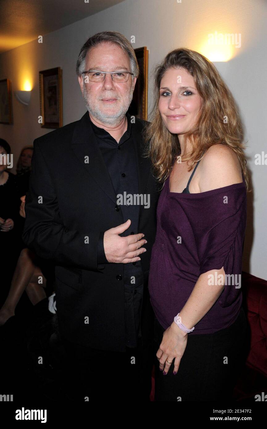 Zvi Brand et sa fille pendant le générique de la nouvelle comédie ...