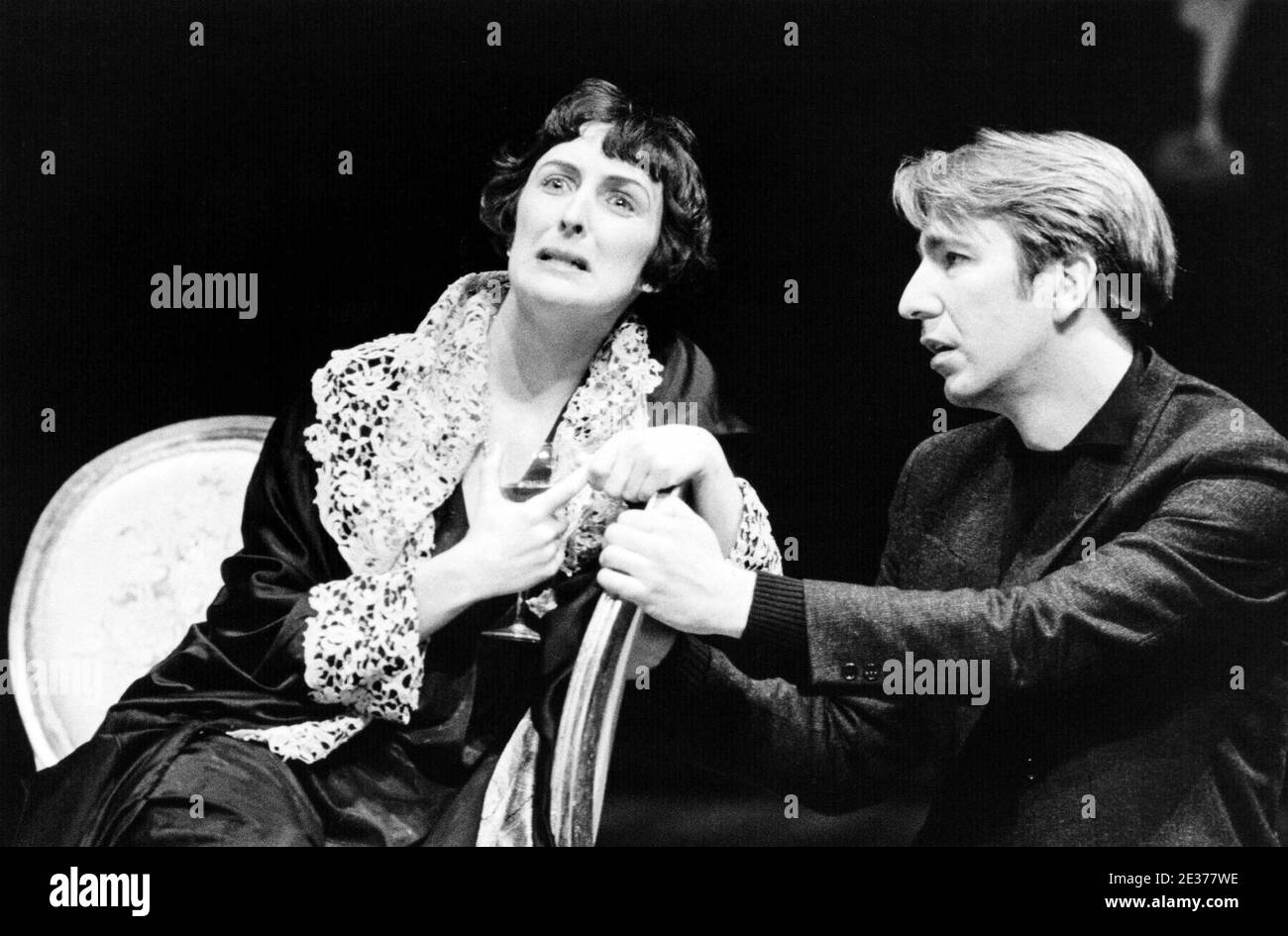 Fiona Shaw (Erika Bruckner), Alan Rickman (Hendrik Hofgen) dans ...