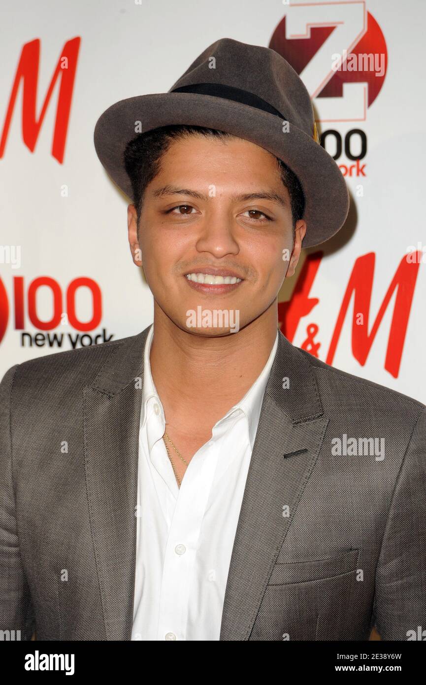 Bruno mars 2010 Banque de photographies et d’images à haute résolution ...